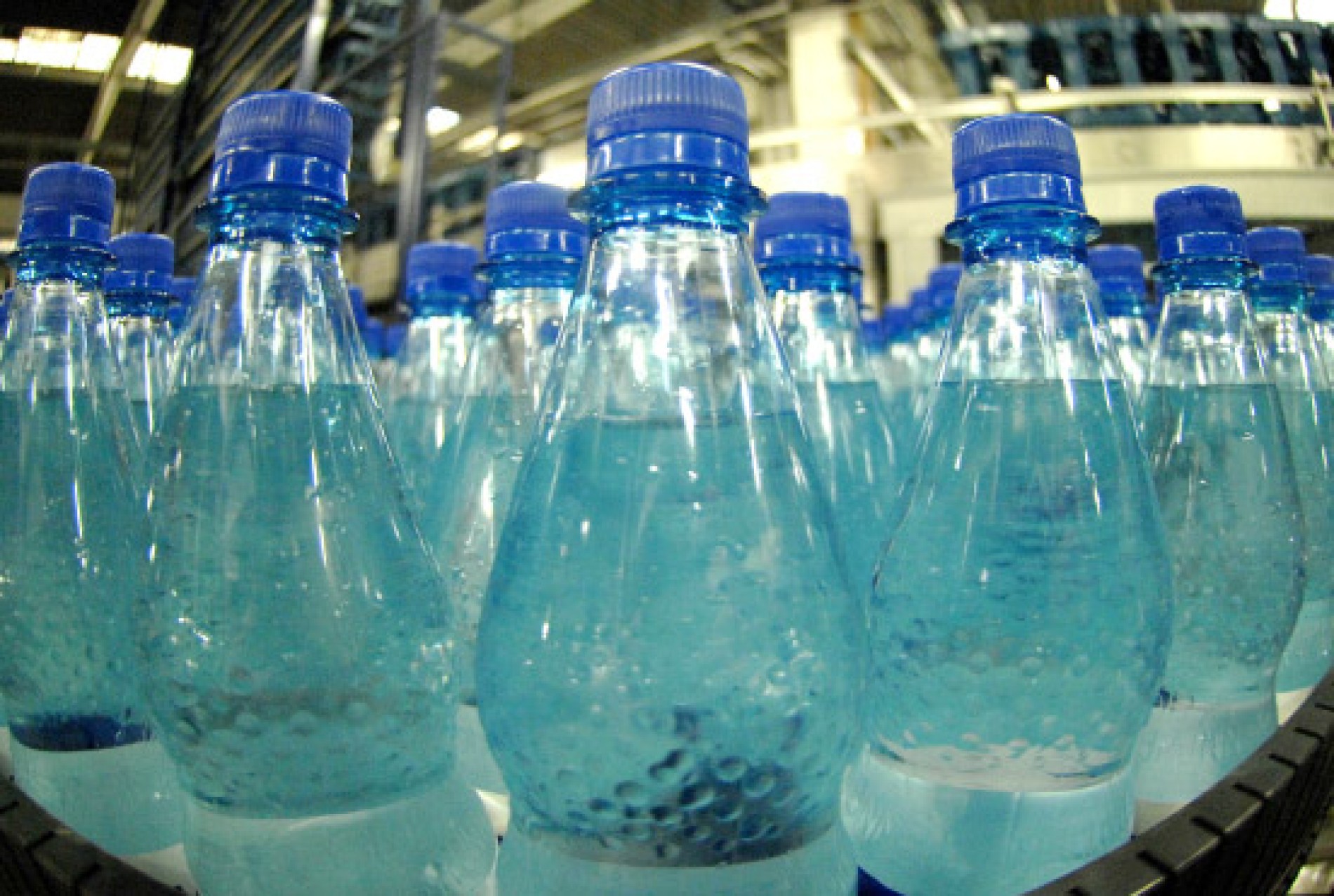 M nzw scherei Siedler Klopfen Mineralwasser Im Wasserkocher Tante